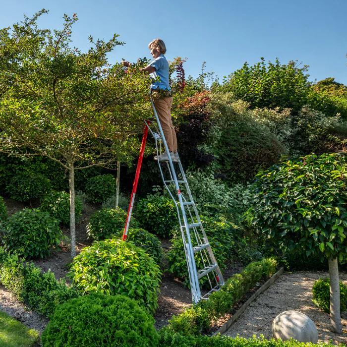 Henchman PRO Fully Adjustable Tripod Ladder - 10ft/3.0m
